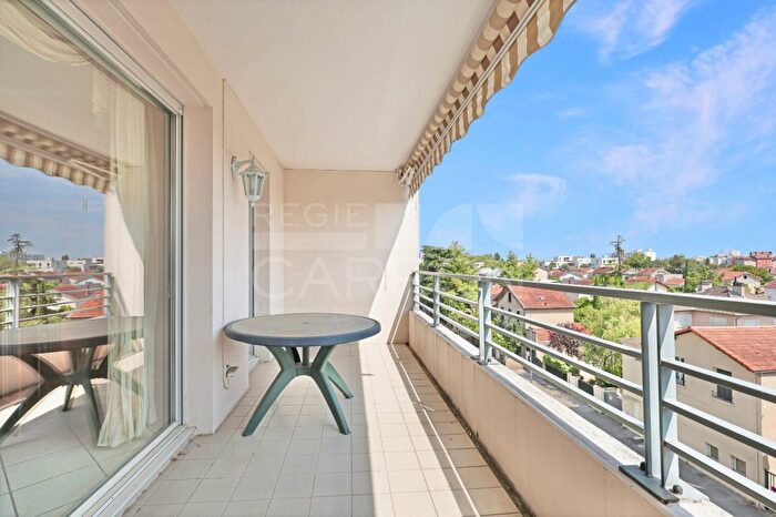 Appartement 3 pièces à Villeurbanne, Les Poulettes, à vendre
