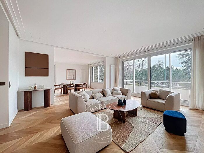 Appartement à louer - Paris e , Muette-Nord, Trocadéro - 6 pièces - 3 chambres