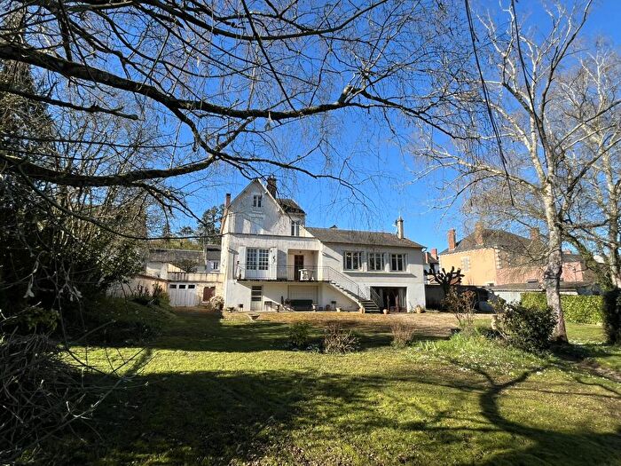 Saint-Martin-d'Auxigny : Maison 8 pièces à vendre
