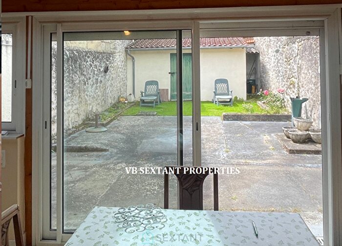 Sauveterre-de-Guyenne : Maison 5 pièces à vendre