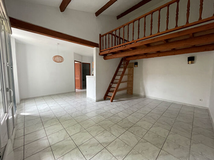 Appartement à louer - Rognes - 2 pièces - 1 chambre