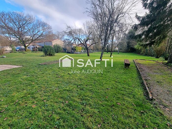 Maison 8 pièces à vendre à Saint-Ouen-la-Thène