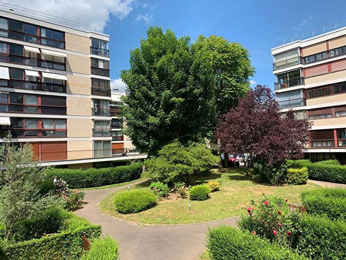 Appartement 3 pièces à Fontenay-le-Fleury, à vendre