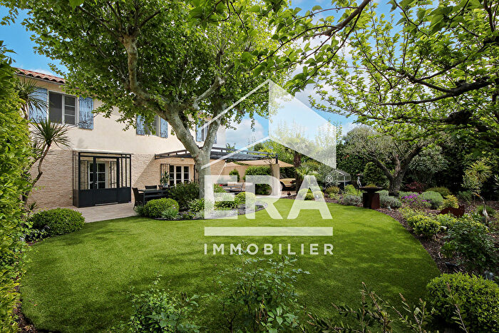 Maison à vendre - Châteaurenard, Barret, Lonnes, La Crau - 9 pièces - 5 chambres