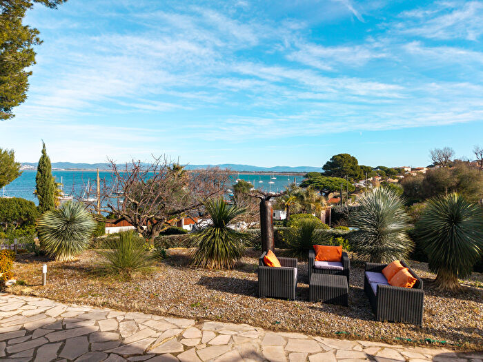 Maison à vendre - Hyères, Giens - 6 pièces - 3 chambres