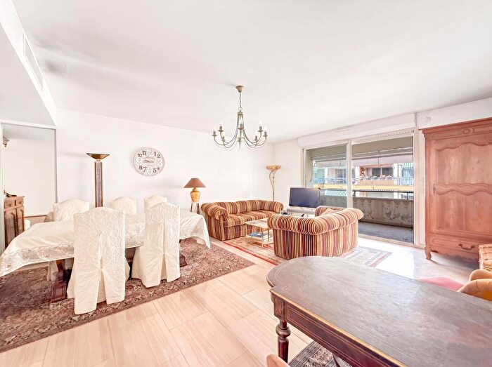 Appartement 3 pièces à Vence, Centre-ville, à vendre