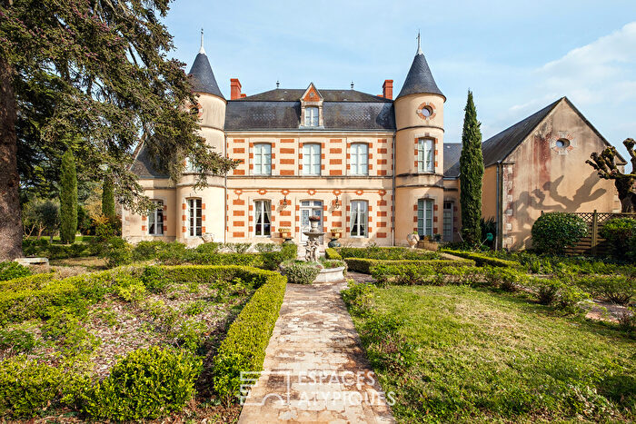 Saint-Georges-lès-Baillargeaux : Maison 8 pièces à vendre