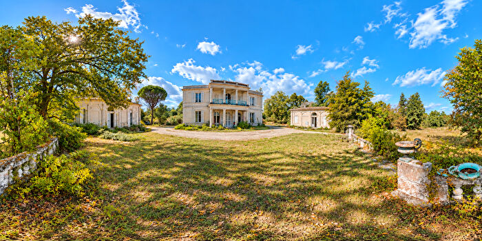 Saint-Loubès : Maison 18 pièces à vendre