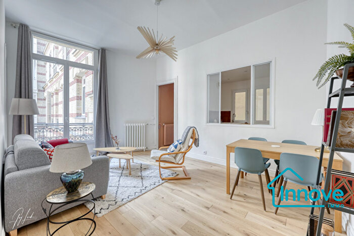 Appartement à vendre - Paris e  - 4 pièces - 2 chambres