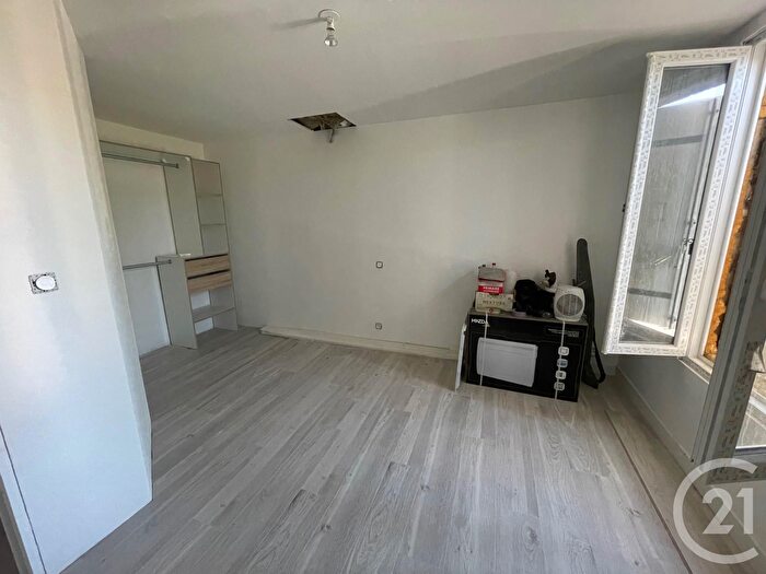 Maison à vendre - Les Églisottes-et-Chalaures - 5 pièces - 2 chambres