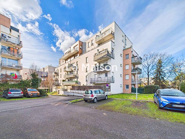 Appartement à louer - Vieux Pays-Roseraie-Bourg-Cité de lEurope- Le Merisier- Les Étangs, Aulnay-sous-Bois - 3 pièces - 2 chambres