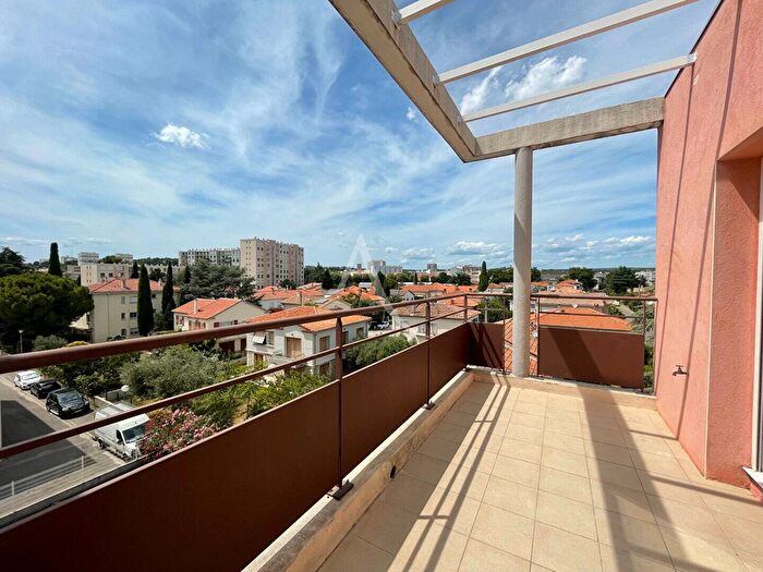 Appartement à louer - Capouchiné, Nîmes - 2 pièces - 1 chambre