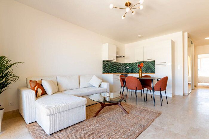 Appartement à louer - Saint Pierre, Marseille ème arrondissement - 3 pièces - 2 chambres