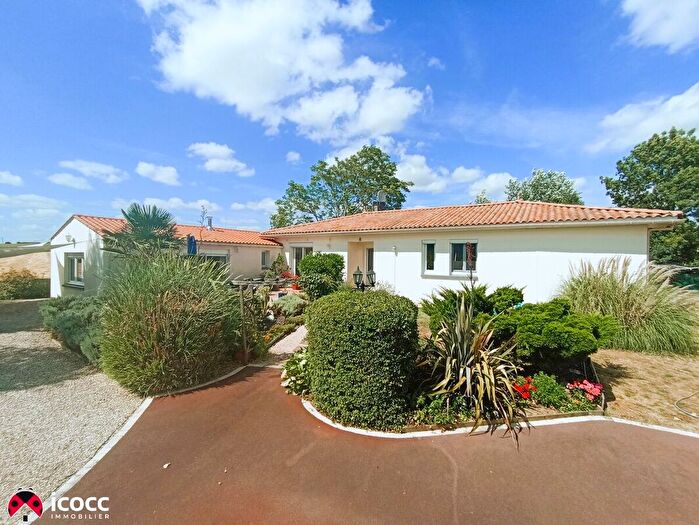 Maison à vendre - La Bretonnière-la-Claye - 6 pièces - 3 chambres