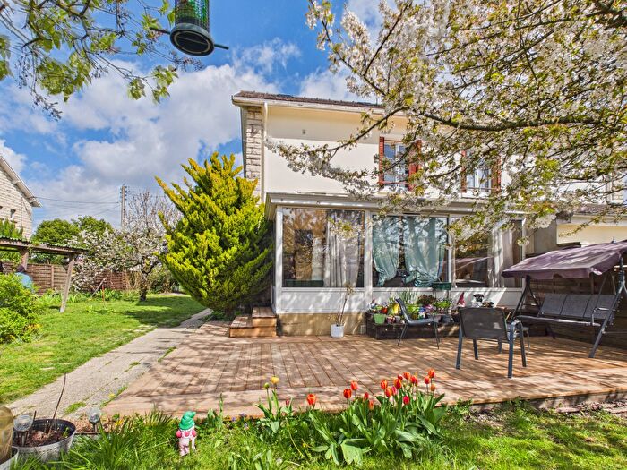 Maison à vendre - La Chapelle-Saint-Luc, Chantereigne, Montvilliers - 5 pièces - 3 chambres