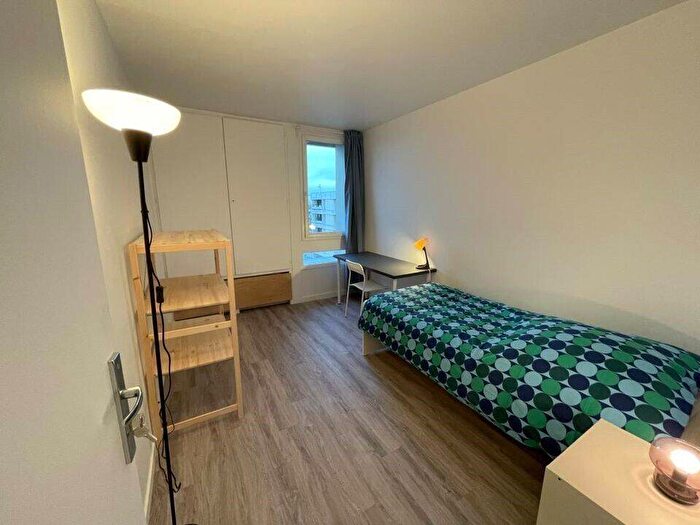 Appartement à louer - Le Village, Élancourt - 5 pièces - 4 chambres