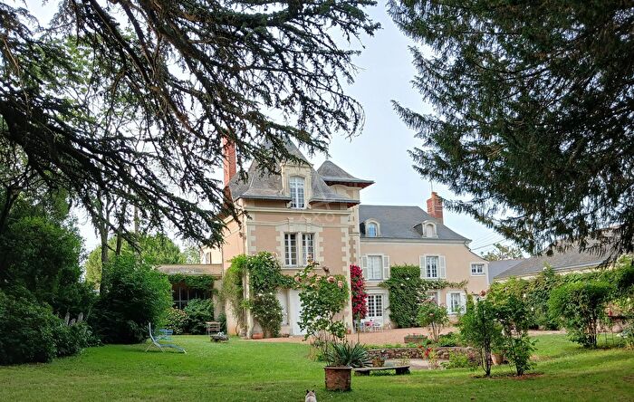 Châteauneuf-sur-Sarthe : Maison 12 pièces à vendre