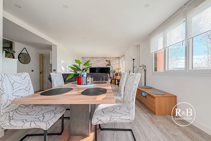 Appartement à vendre - Les Clayes-sous-Bois, Nord - 4 pièces - 2 chambres