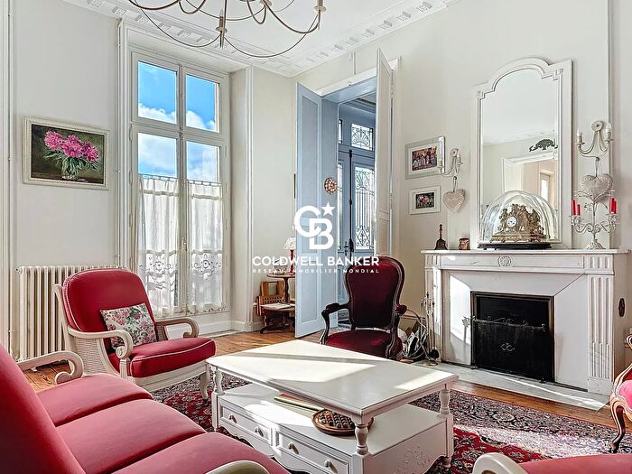 Maison à vendre - Tonnay-Charente - 11 pièces - 6 chambres