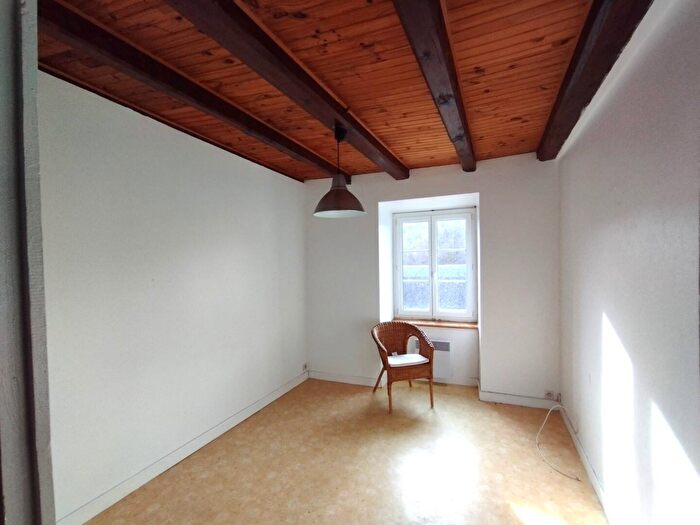 Maison à louer - Saint-Sauves-dAuvergne - 2 pièces - 1 chambre