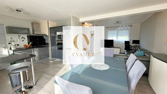 Maison à vendre - Saint-Aubin-du-Pavail - 5 pièces - 4 chambres