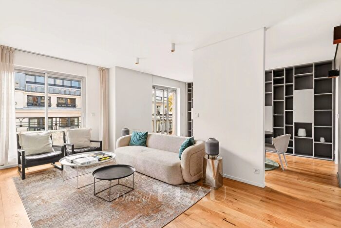 Appartement à louer - Paris e , Champ de Mars - 4 pièces - 2 chambres