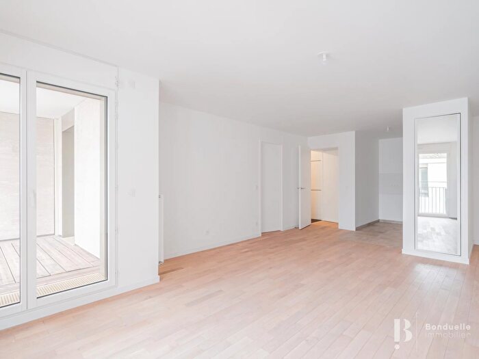 Appartement à louer - Courbevoie, Marceau République - 4 pièces - 3 chambres