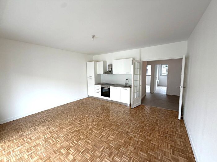 Appartement à louer - Bron Centre-Le Rafour - 4 pièces - 3 chambres