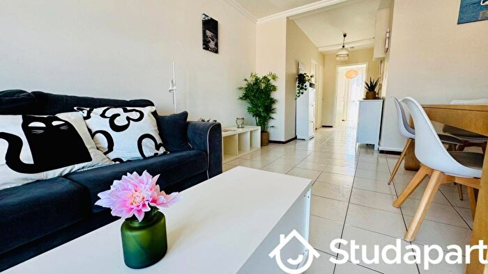 Appartement à louer - Champ de Mars, Toulon - 1 pièce - 2 chambres