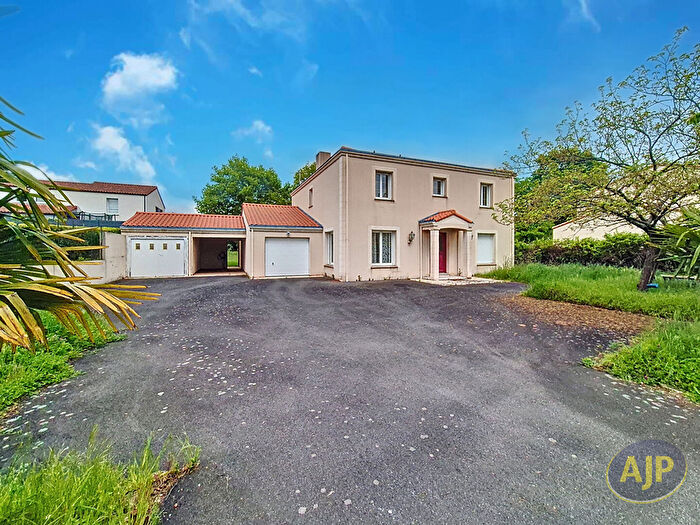 Maison à vendre - Montaigu - 8 pièces - 6 chambres