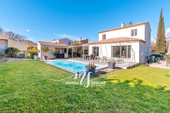 Maison à vendre - Le Puy-Sainte-Réparade - 6 pièces - 5 chambres