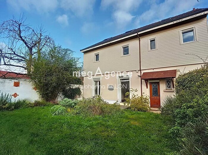 Maison à vendre - Joué-lès-Tours, Centre-ville - 7 pièces - 4 chambres