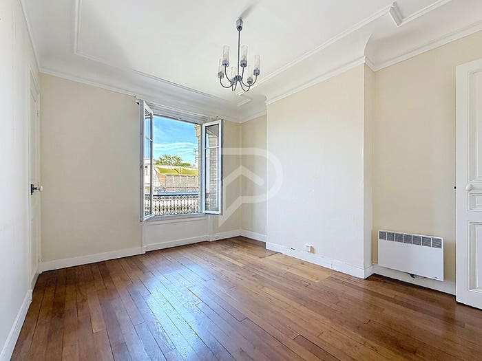 Issy-les-Moulineaux, Les Iles, La Ferme : Appartement 2 pièces à vendre