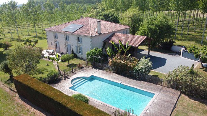 Maison à vendre - Saint-Pardoux-du-Breuil - 6 pièces - 5 chambres