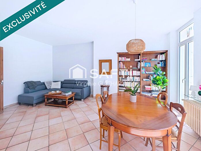 Digne-les-Bains, Centre-ville, Bourg : Appartement 5 pièces à vendre