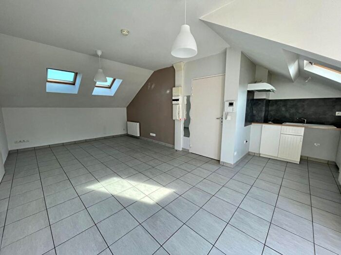 Mézières-sur-Seine : Appartement 2 pièces à louer