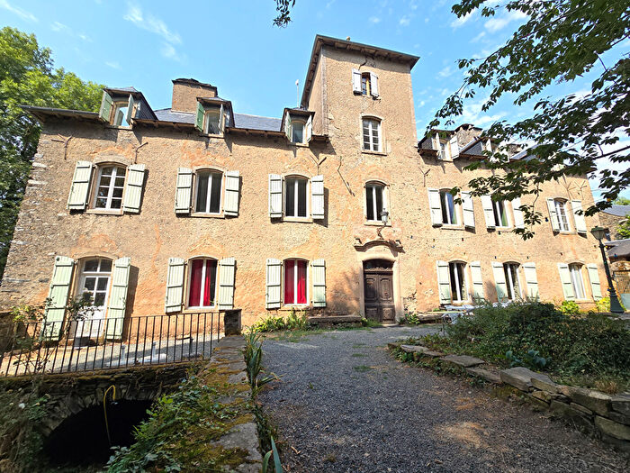 Arvieu : Maison 17 pièces à vendre