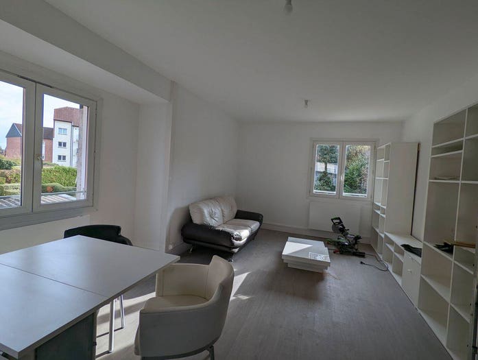 Est, Lens : Appartement 2 pièces à louer