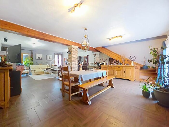 Maison à vendre - Montpon-Ménestérol - 10 pièces - 6 chambres