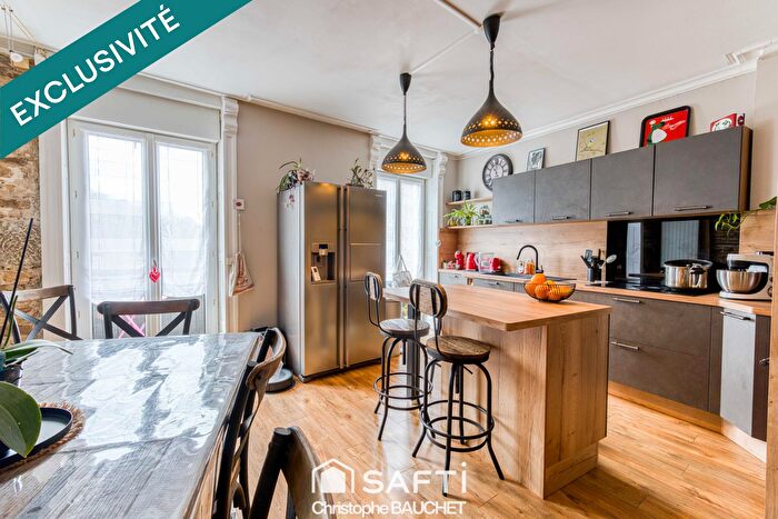 Maison à vendre - Jujurieux - 6 pièces - 5 chambres