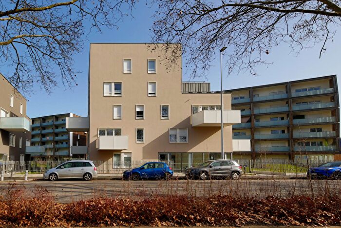 Appartement 4 pièces à Strasbourg, Poteries, Clos des Ecrivains, à louer
