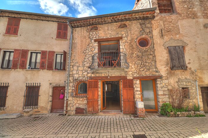 Maison à vendre - Coursegoules - 6 pièces - 3 chambres