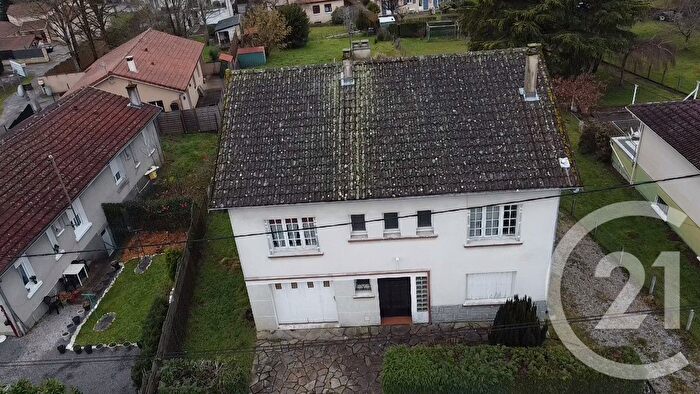 Maison à vendre - Saint-Junien - 6 pièces - 4 chambres