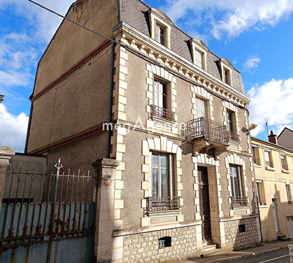 Maison 7 pièces à Vierzon, Centre-ville, à vendre