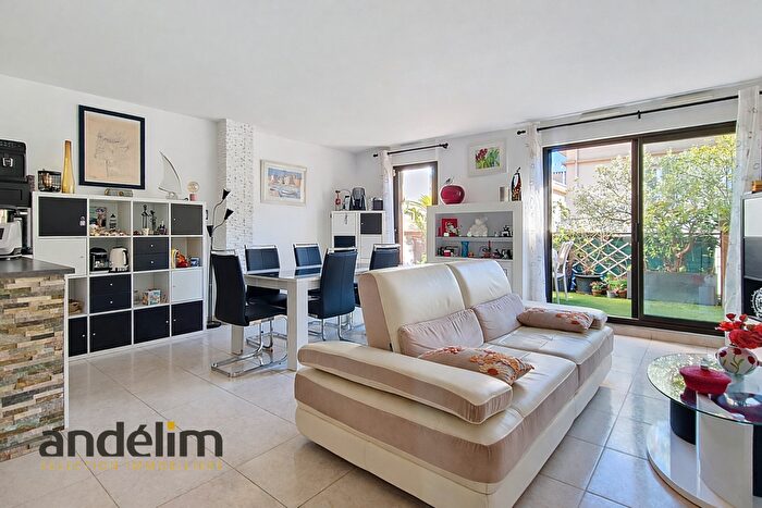 Appartement à vendre - Saint-Raphaël, Centre-ville - 3 pièces - 2 chambres