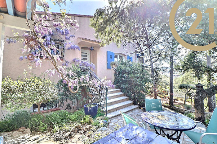 Maison à vendre - Saint-Raphaël - 5 pièces - 4 chambres