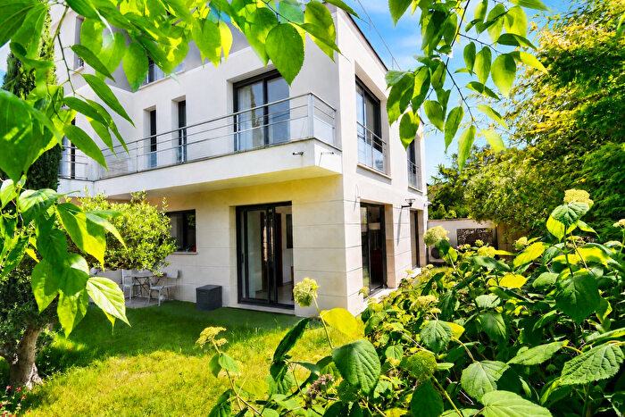 Maison 12 pièces à vendre à Chatou, Sud