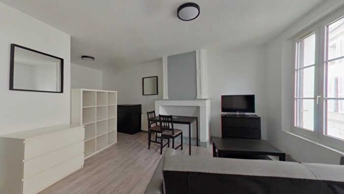 Appartement à louer - Châtellerault, Centre-ville - 1 pièce