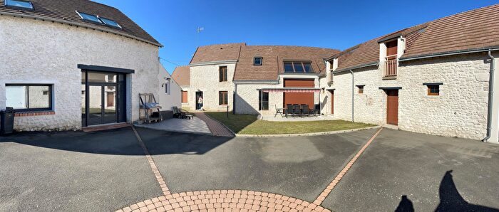 Maison à vendre - Saint-Ay - 10 pièces - 7 chambres