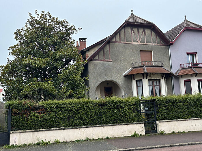 Maison à vendre - Montceau-les-Mines, Centre-ville - 5 pièces - 3 chambres